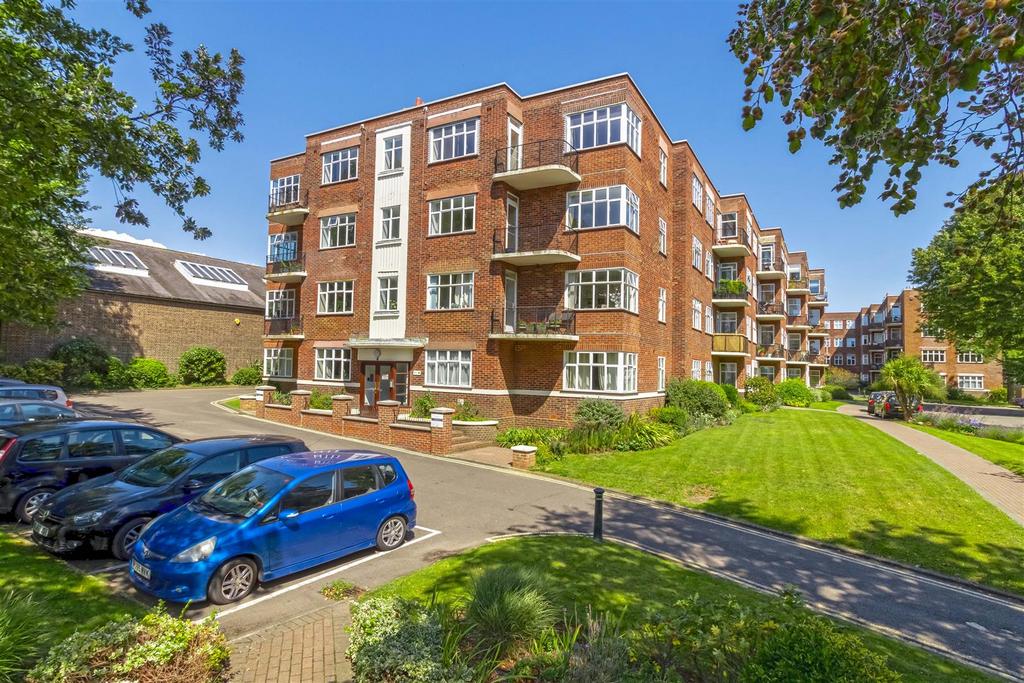 Dyke Road, Brighton 3 bed apartment - £1,675 pcm (£387 pw)