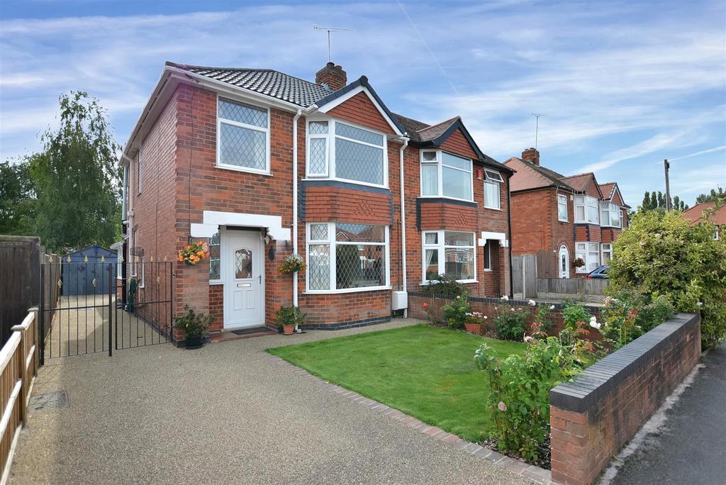 Freeby Avenue, Mansfield Woodhouse 3 bed semi-detached house - £210,000