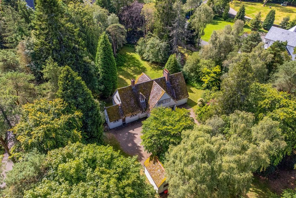 Caledonian Crescent, Auchterarder, PH3 4 bed detached house - £1,100,000