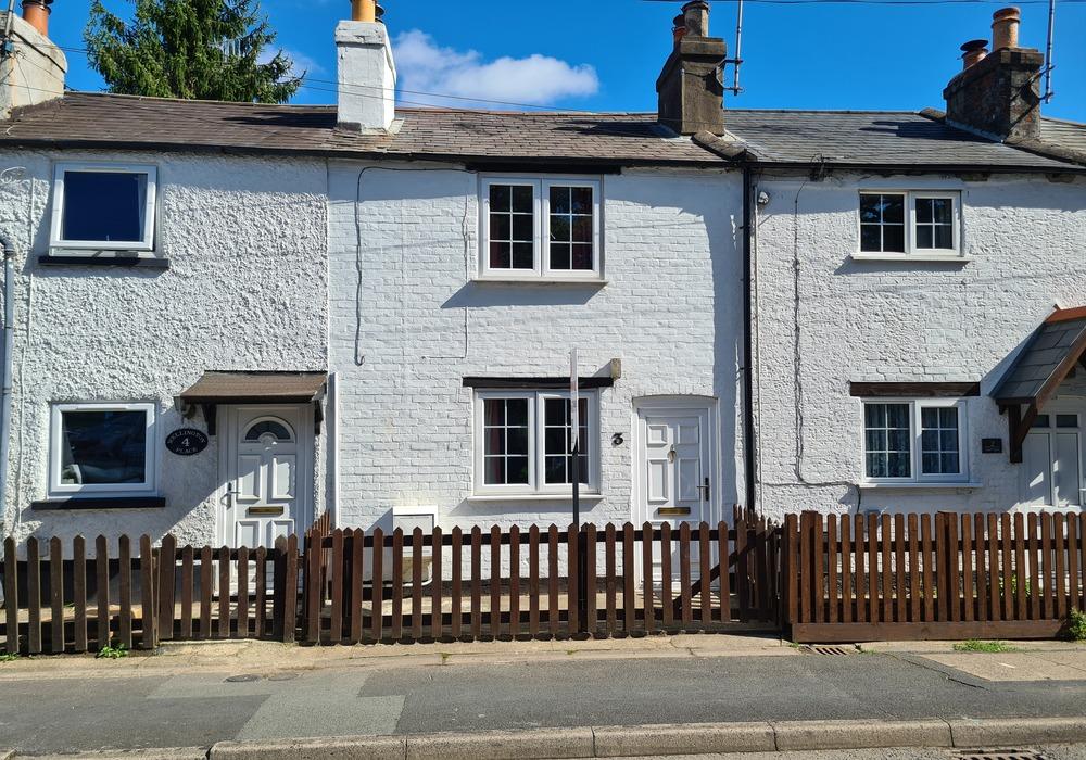 Southampton Road, Cadnam SO40 2 bed terraced house - £275,000