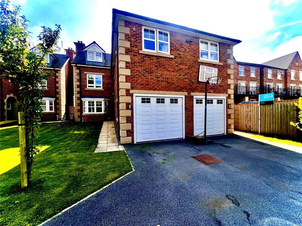 Moor View Close, Menston, Ilkley... 6 bed detached house - £2,600 pcm ...