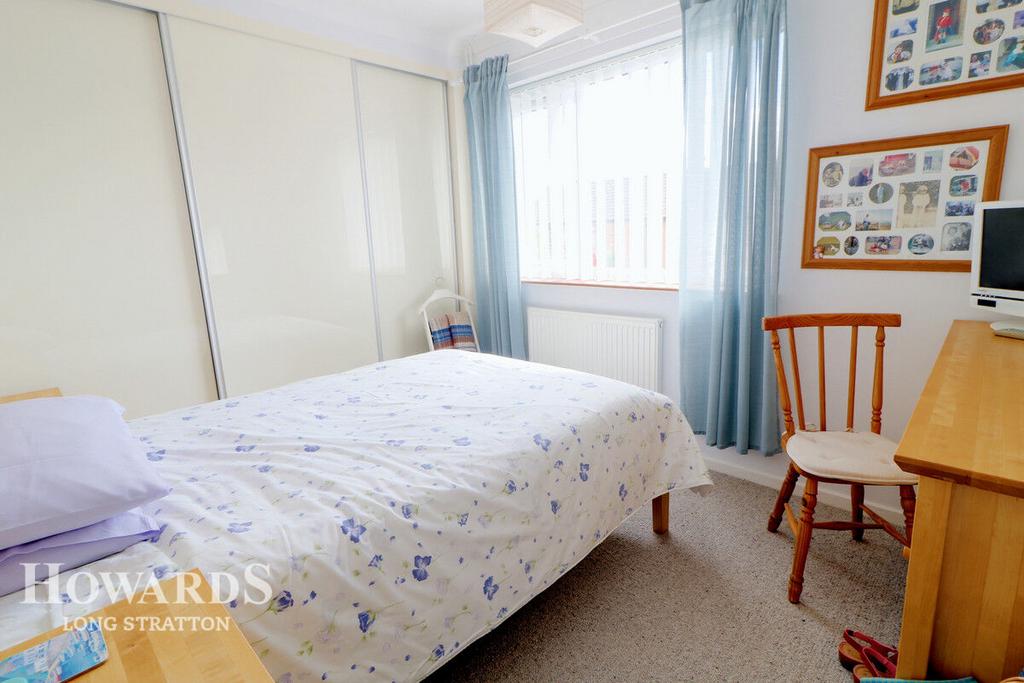 Manor Park Gardens, Long Stratton 2 bed bungalow - £250,000