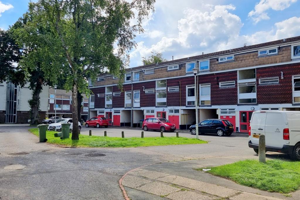 South Holmes Road, Horsham, West Sussex. RH13 6HN 1 bed flat to rent ...