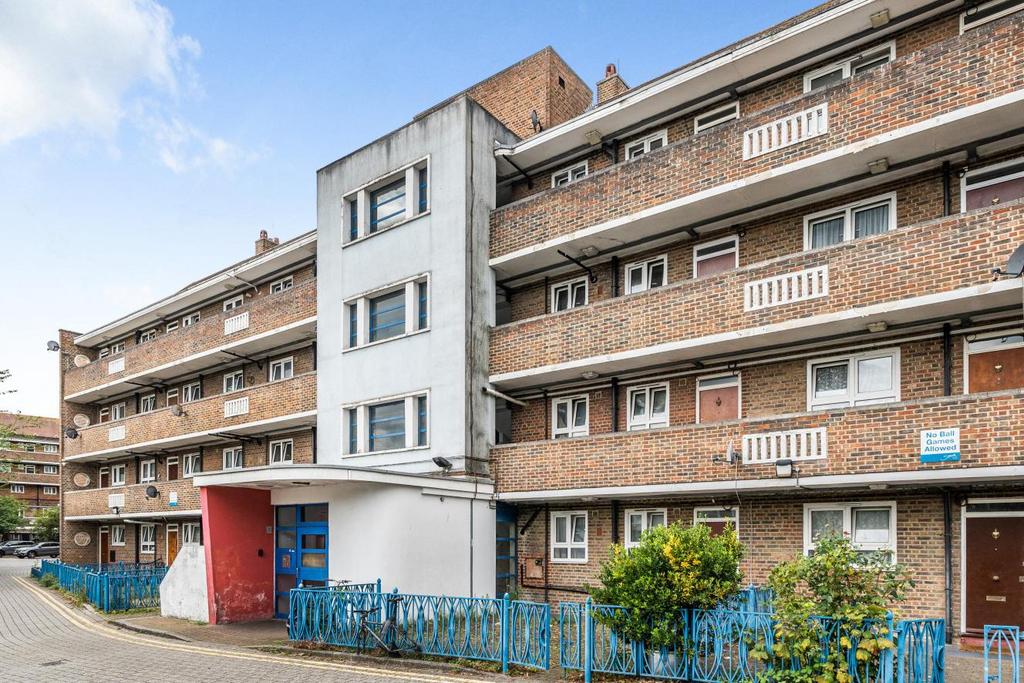 Goldsmith Road, Peckham 2 bed penthouse - £300,000