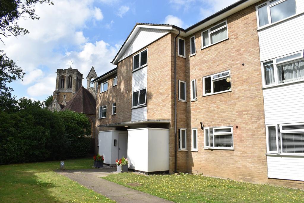 Conifers, WEYBRIDGE, KT13 2 bed apartment - £1,600 pcm (£369 pw)