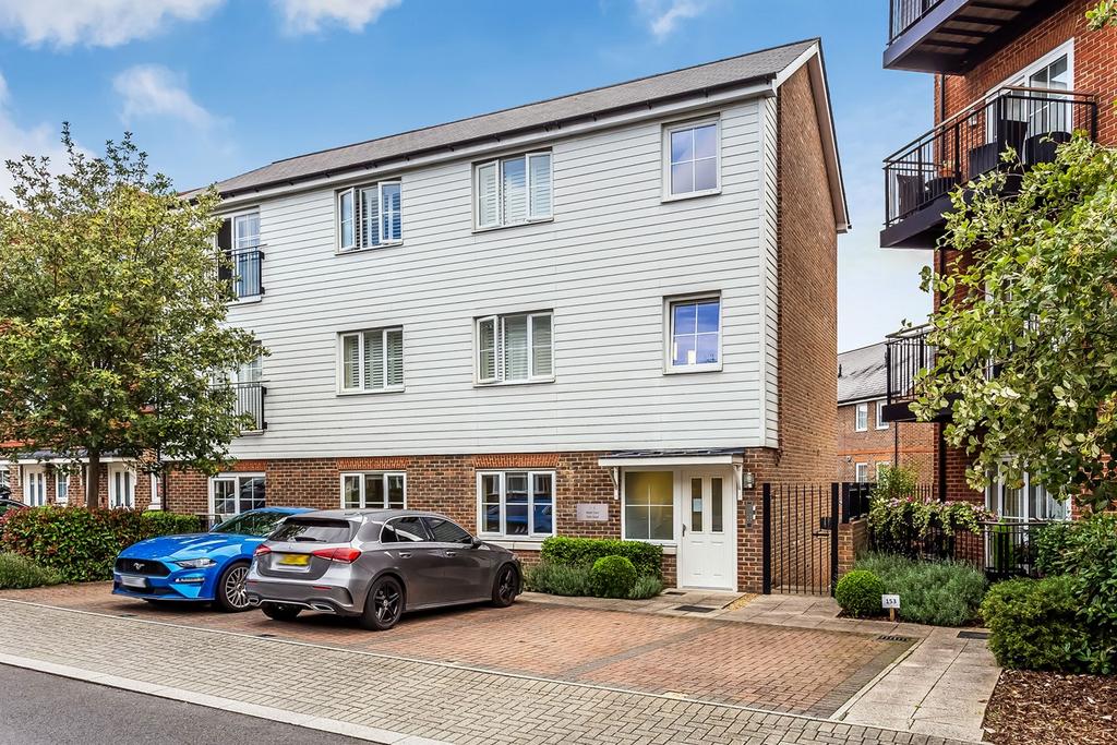 Eden Road, Dunton Green, Sevenoaks, TN14 2 bed apartment - £345,000
