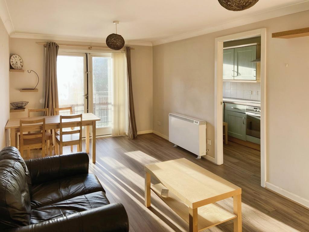 Turlow Court, Leeds, West Yorkshire, LS9 2 bed flat - £975 pcm (£225 pw)
