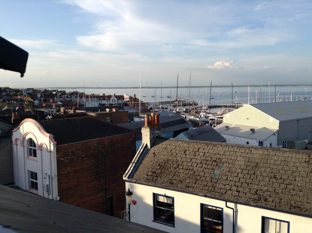 Birmingham Road, Cowes 1 bed flat - £155,000