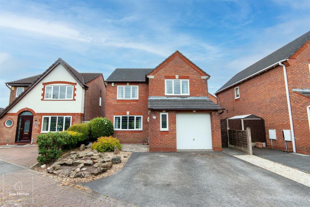 Folkestone Close, Warton PR4 4 bed detached house for sale - £290,000