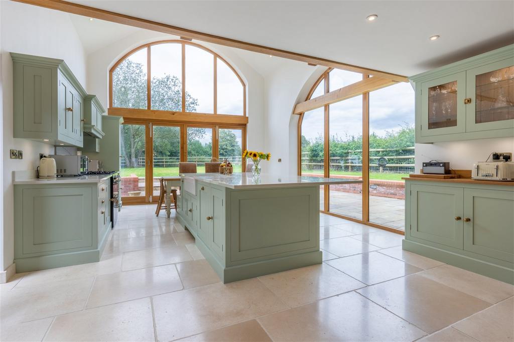 Littleheath Lane, Lickey End, Bromsgrove, B60 1HY 4 bed barn conversion ...