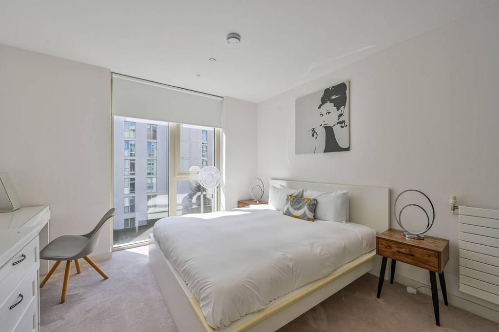 Liner House, Docklands, London, E16 2 bed flat - £550,000