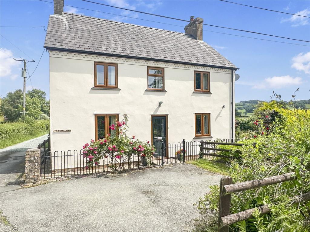 Trefeglwys, Caersws, Powys, SY17 3 bed detached house - £350,000