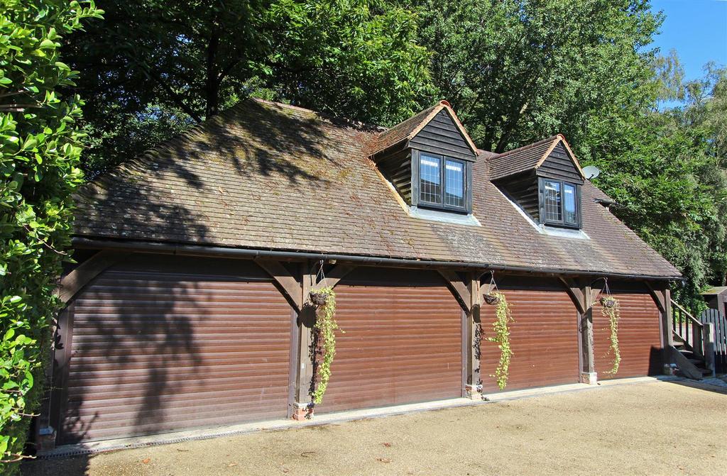 High Road, Chipstead, Coulsdon Studio - £1,050 pcm (£242 pw)