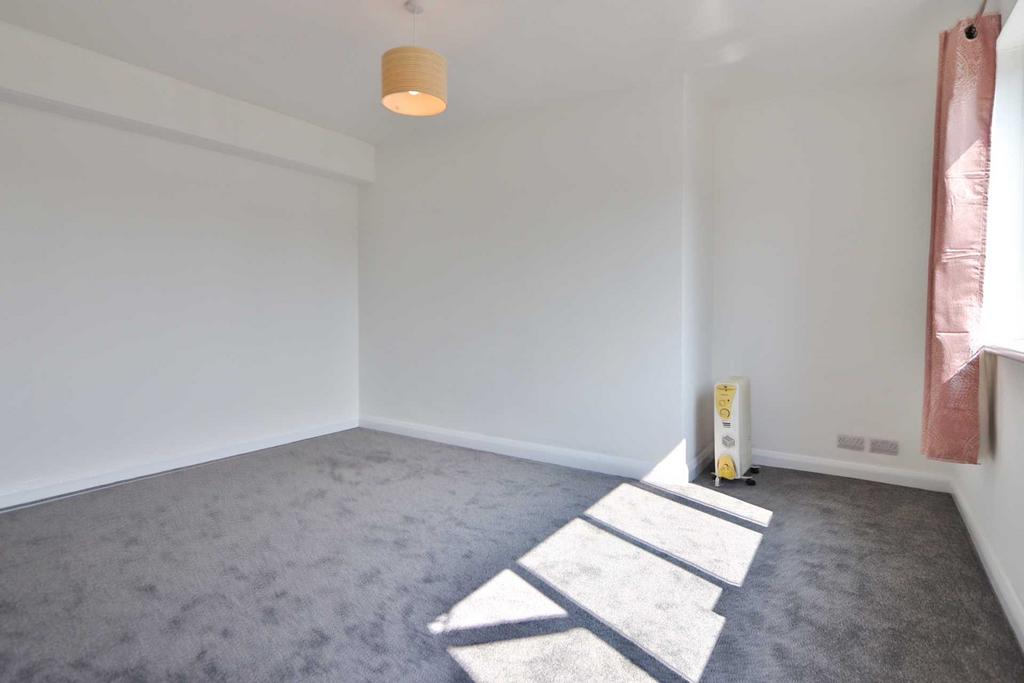 Manor Drive North, New Malden 2 bed flat - £1,500 pcm (£346 pw)