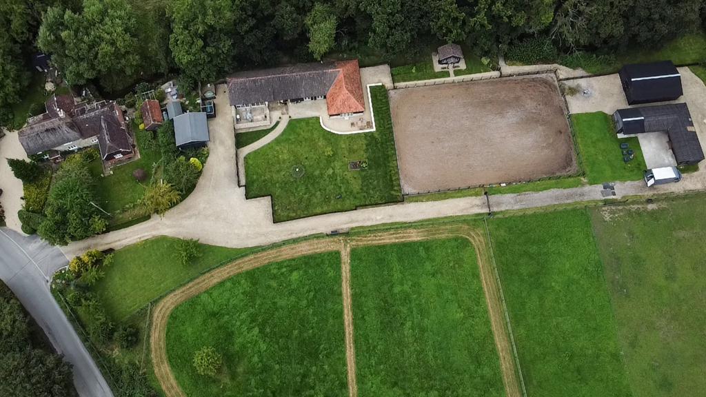 Brooklands Barn - 3.5 Acres with Stables 3 bed detached bungalow for ...