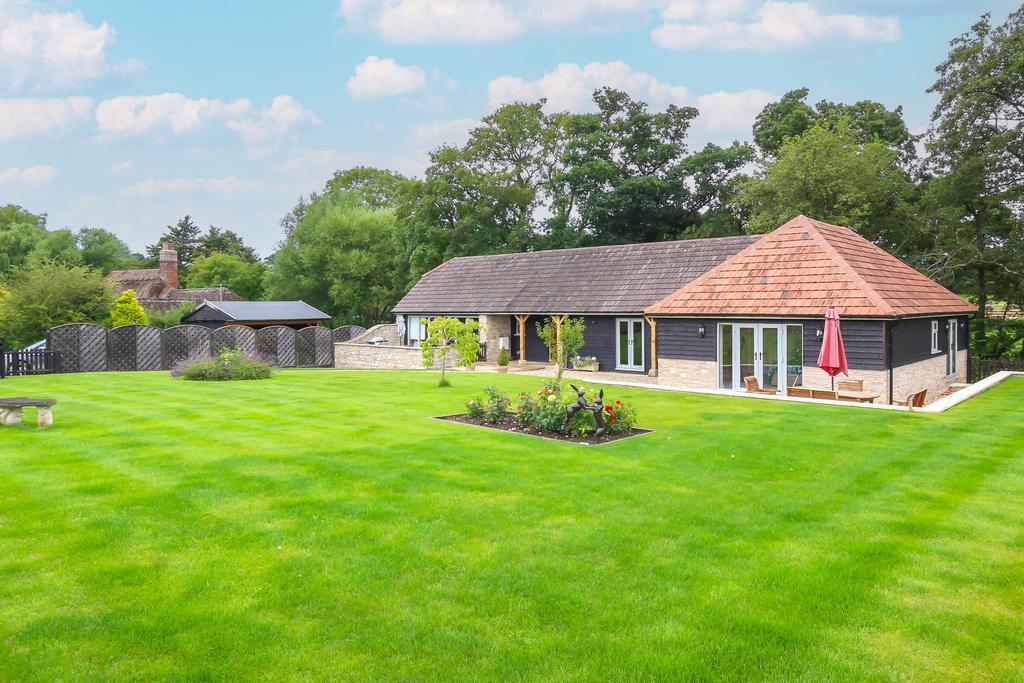 Brooklands Barn - 3.5 Acres with... 3 bed detached bungalow for sale ...