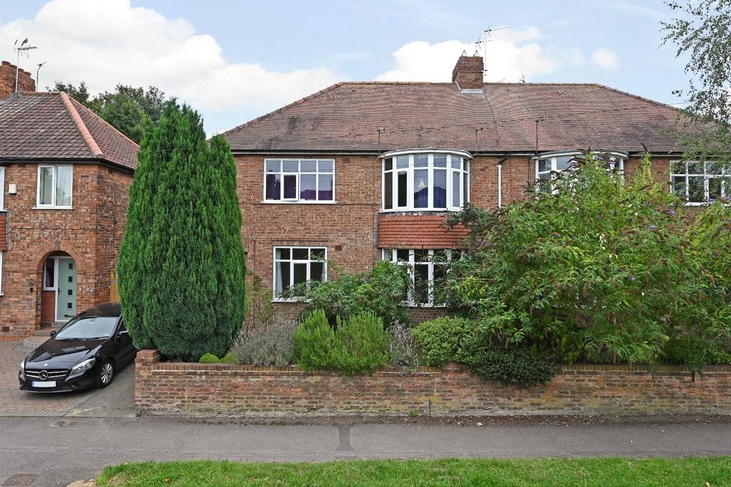 Manor Drive North, Boroughbridge... 2 bed apartment - £850 pcm (£196 pw)