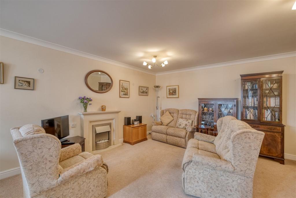 Eastbank Court, Eastbank Drive, Worcester, WR3 7EW 2 bed apartment for ...