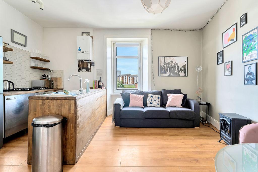 Seafield Road, Leith, Edinburgh, EH6 2 bed flat - £1,200 pcm (£277 pw)