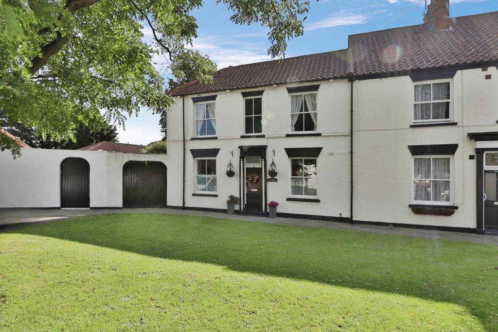 Cross Hill, Barrow-Upon-Humber, Lincolnshire, DN19 7BW 3 bed semi ...