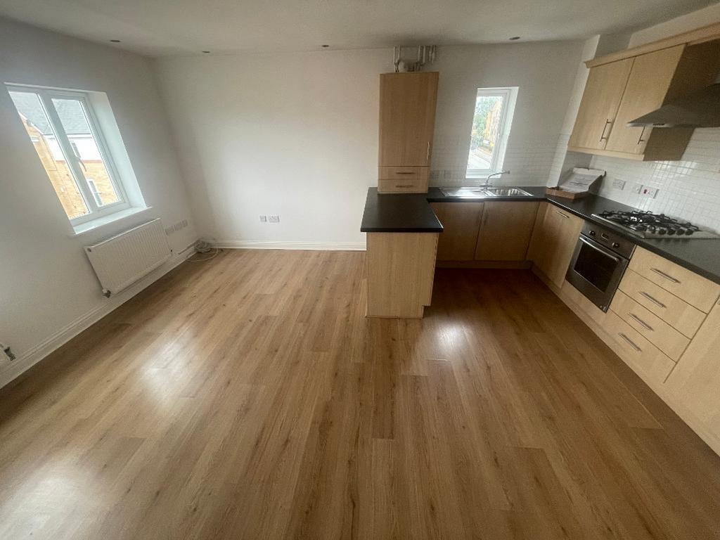 Clayburn Road, Hampton Centre, PE7 2 bed flat - £825 pcm (£190 pw)