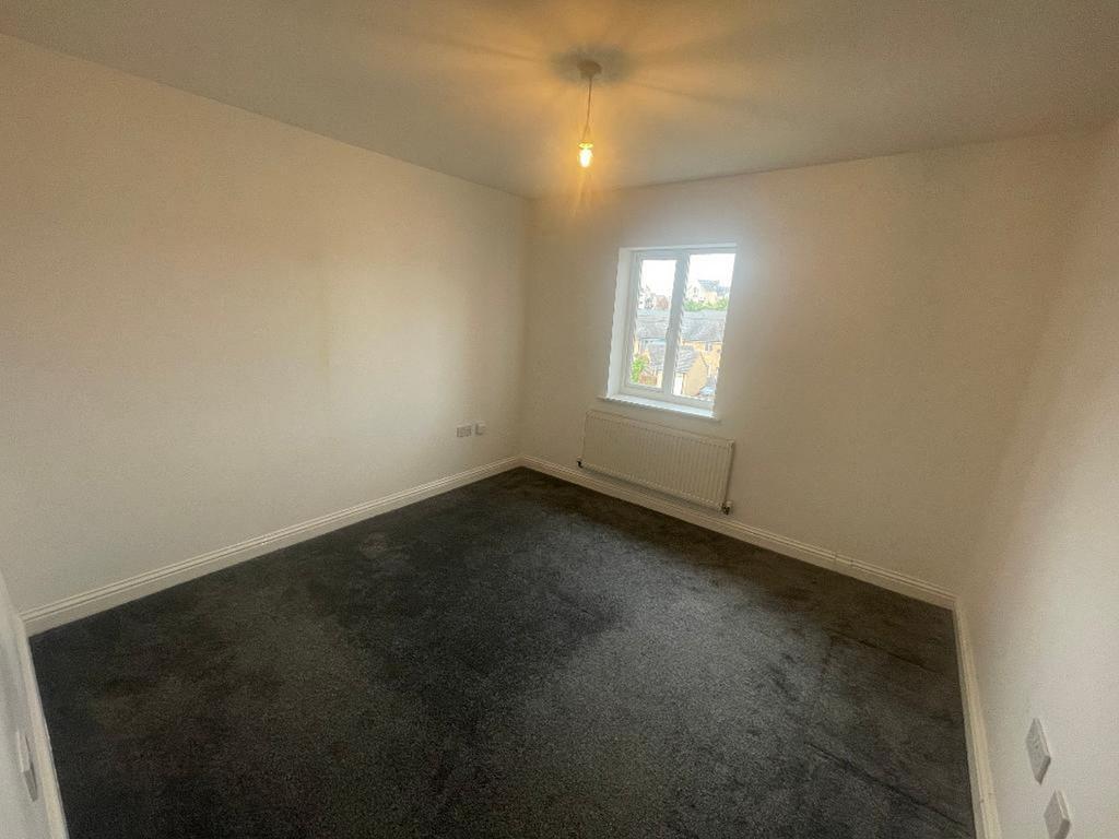 Clayburn Road, Hampton Centre, PE7 2 bed flat - £825 pcm (£190 pw)