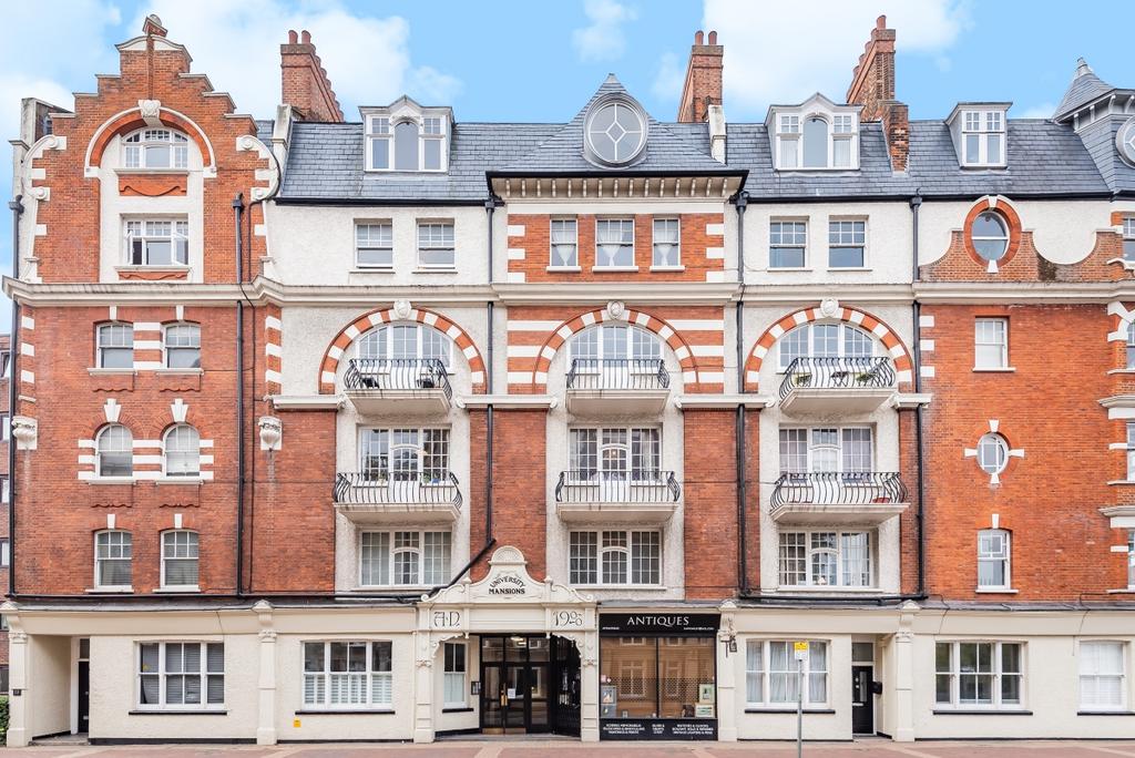 Lower Richmond Road Putney SW15 3 bed flat - £2,600 pcm (£600 pw)