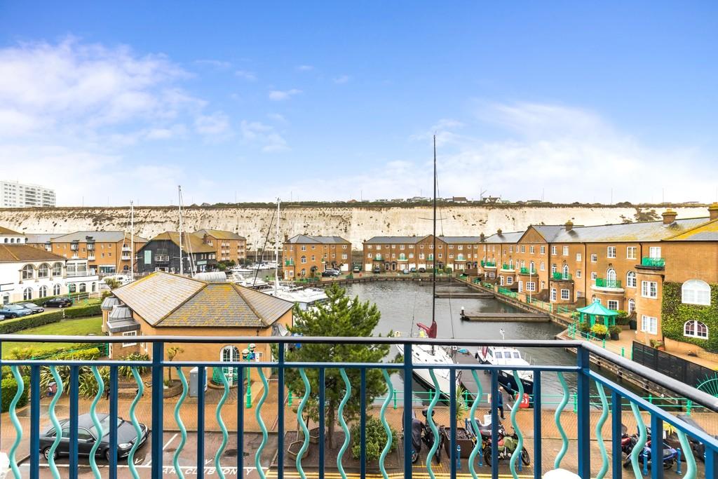 Neptune Court, Brighton Marina... 2 bed apartment for sale - £330,000