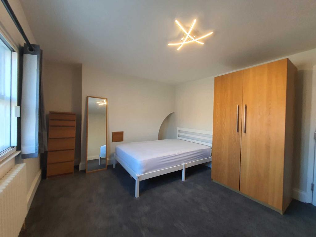 Caversham Road, Reading RG1 1 bed in a house share to rent - £695 pcm ...