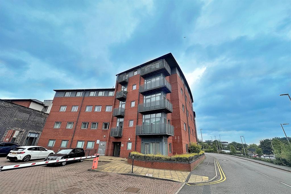 Broad Gauge Way, Wolverhampton 2 bed flat - £895 pcm (£207 pw)