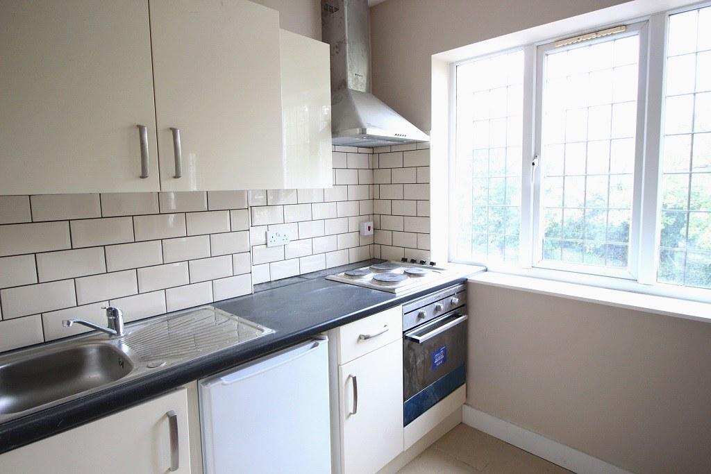 Lampton Road, Hounslow, Hounslow... Studio - £1,200 pcm (£277 pw)