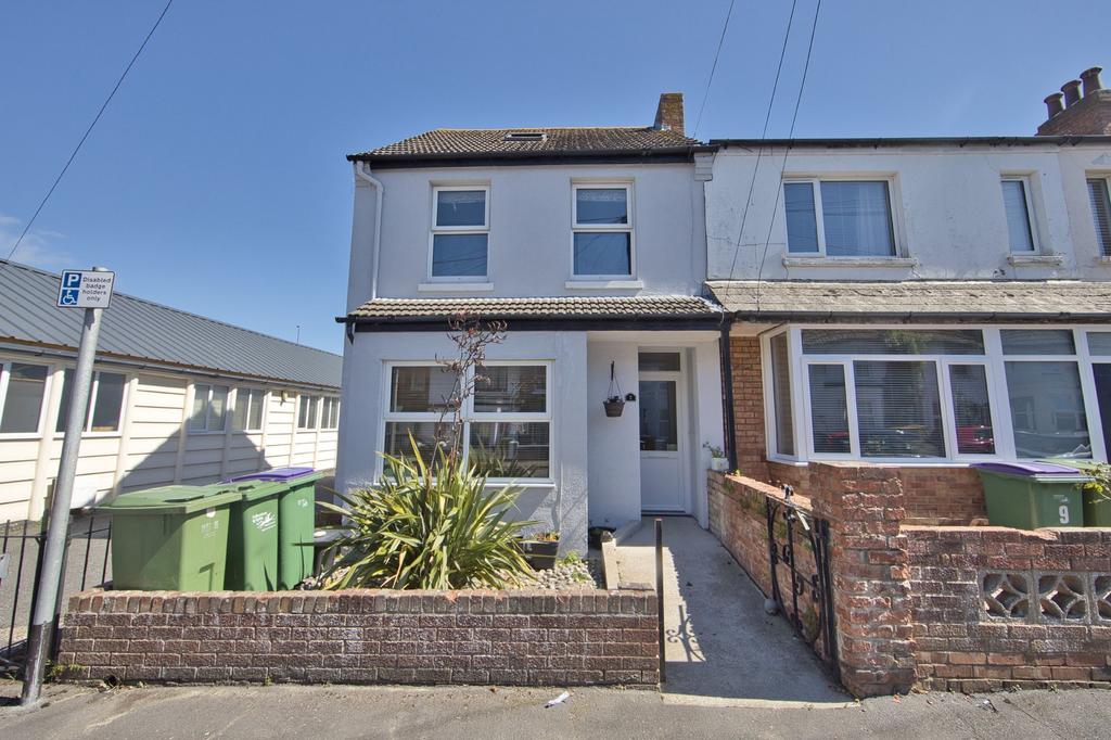 Park Road, Folkestone, CT19 3 bed end of terrace house - £285,000