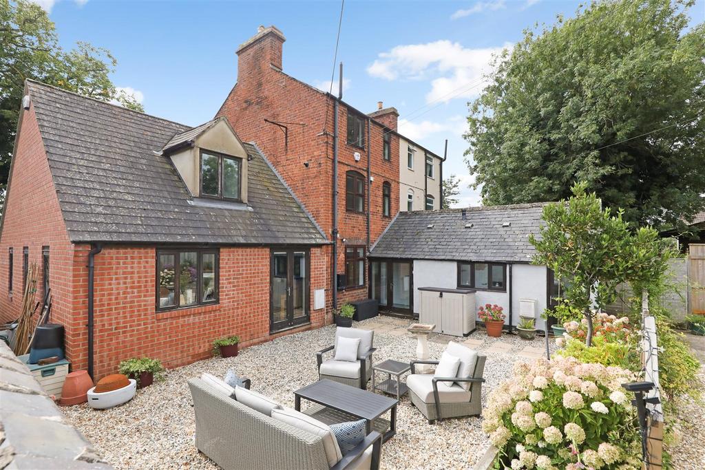 Foxmoor Lane, Ebley, Stroud 3 bed semi-detached house - £435,000
