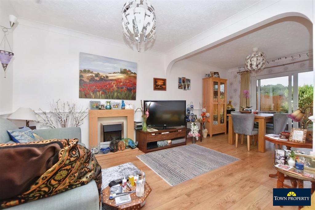 Briar Place, Eastbourne 3 bed terraced house - £299,950