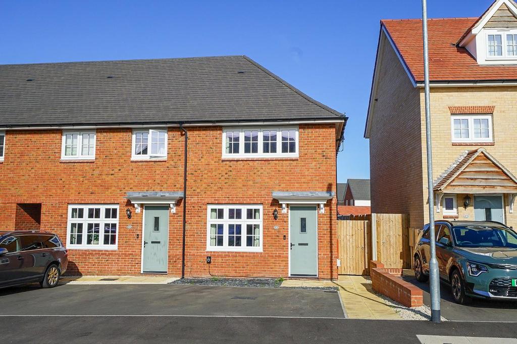 Mason Rise, Leighton Buzzard 2 bed end of terrace house - £335,000