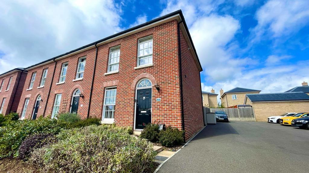 Merlin Avenue, Whitfield, CT16 2 bed end of terrace house - £300,000