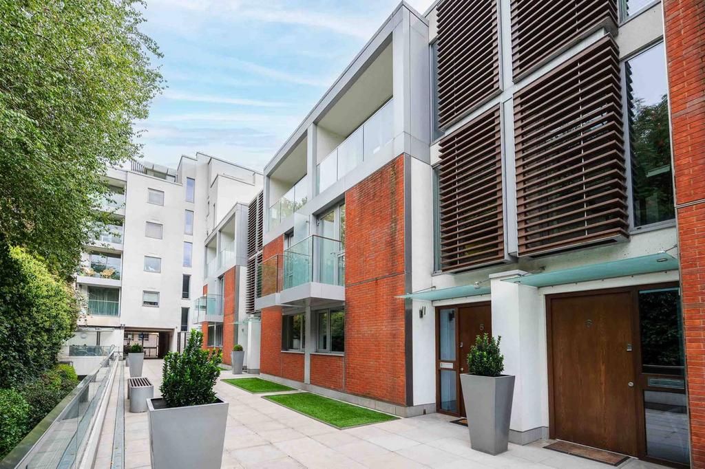 Crabtree Place, Marylebone, London, W1T 3 bed mews - £7,583 pcm (£1,750 pw)