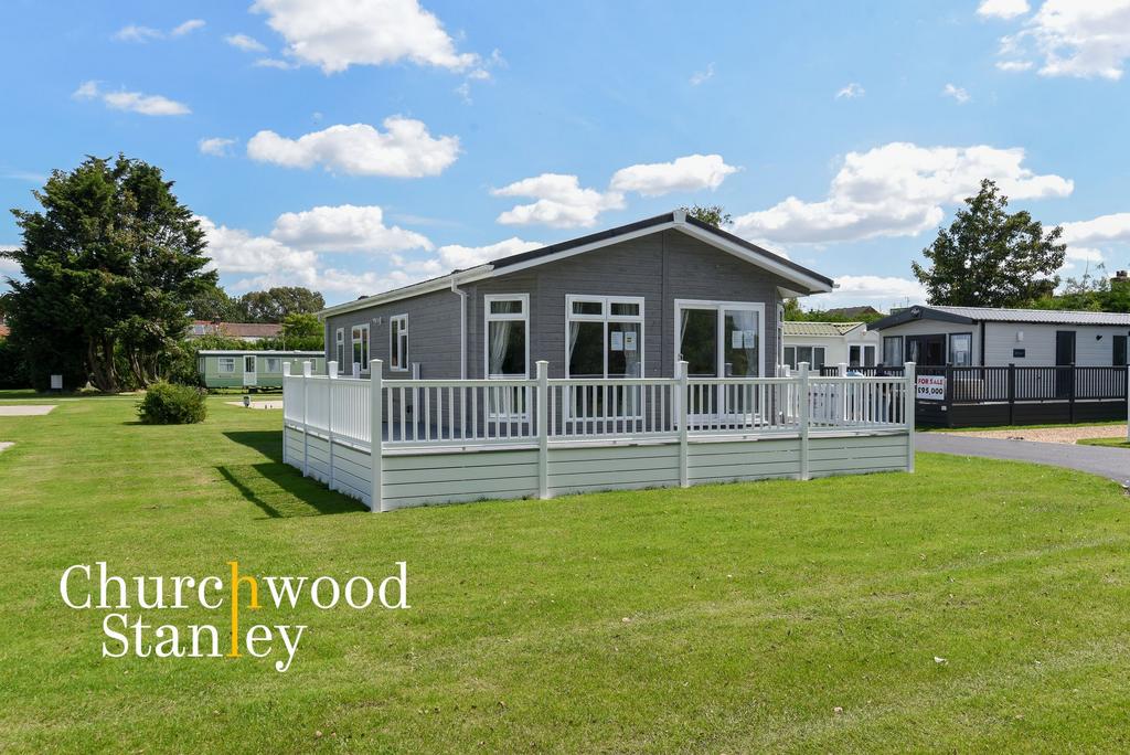 Stately Warwick, Strangers Home... 2 bed park home for sale - £149,000