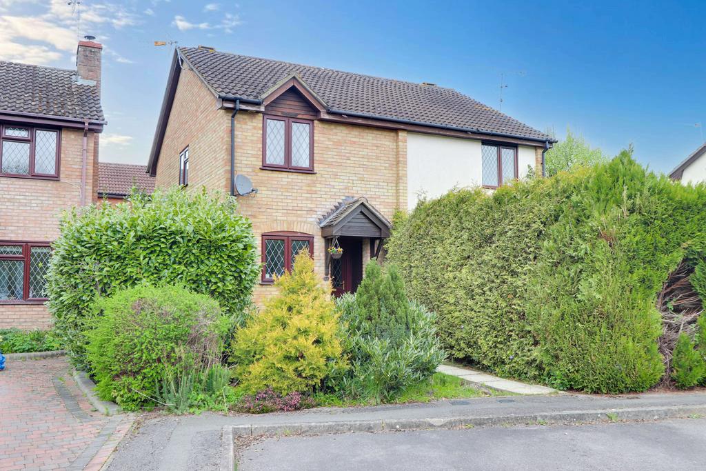 Petersfield Close, Chineham... 2 bed semi-detached house - £315,000