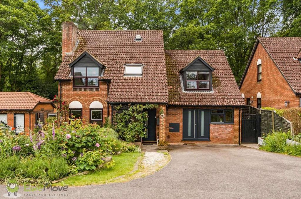 The Oaks, Tadley RG26 4XX 6 bed detached house - £800,000