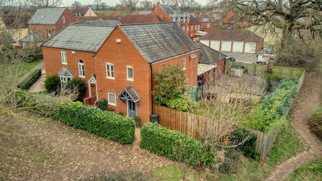 Burge Meadow, Cotford St Luke... 4 bed end of terrace house - £325,000