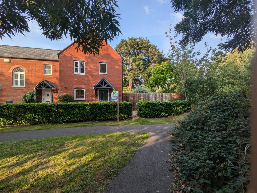 Burge Meadow, Cotford St Luke... 4 bed end of terrace house - £318,500