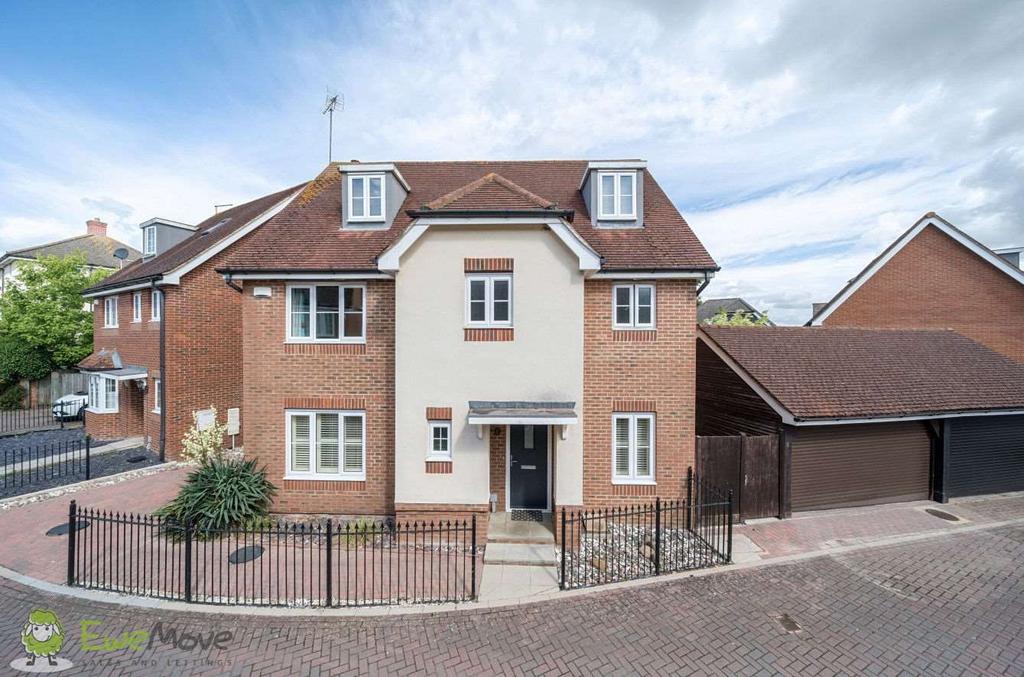 Athoke Croft, Hook RG27 9UE 5 bed detached house - £650,000