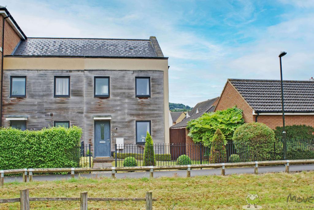Martlet Way, Gloucester GL3 4SG 3 bed end of terrace house - £270,000