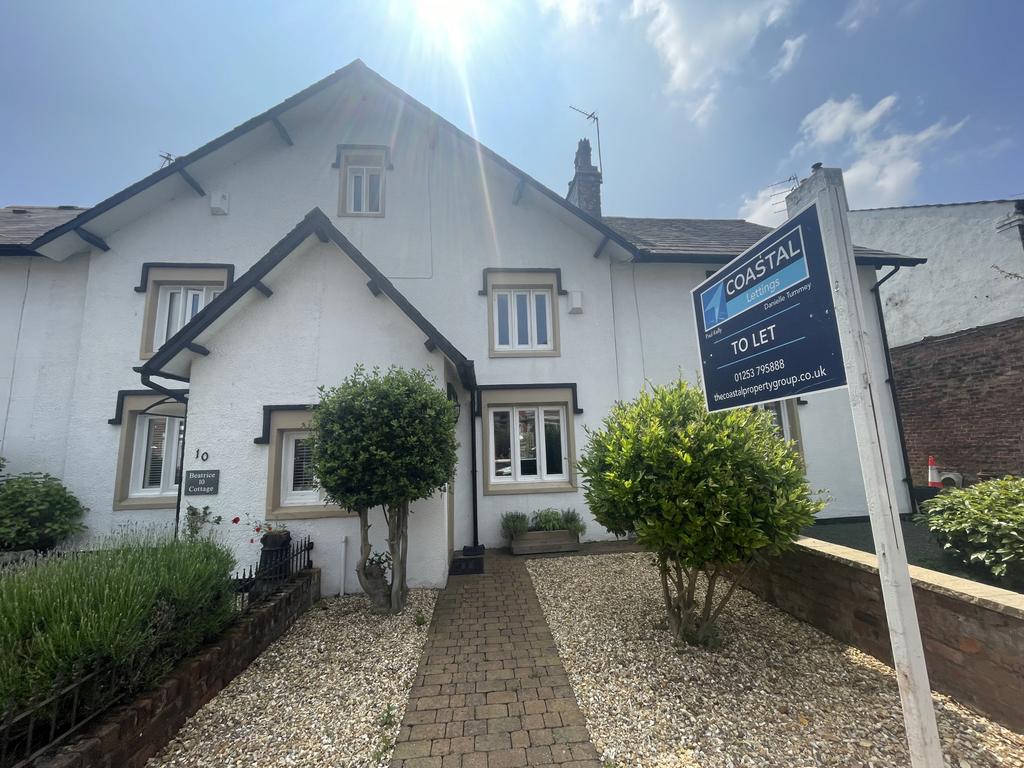 Warton Street, Lytham 2 bed cottage - £1,200 pcm (£277 pw)