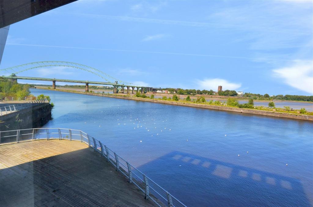 The Decks, Runcorn, WA7 1GH 2 bed apartment - £675 pcm (£156 pw)