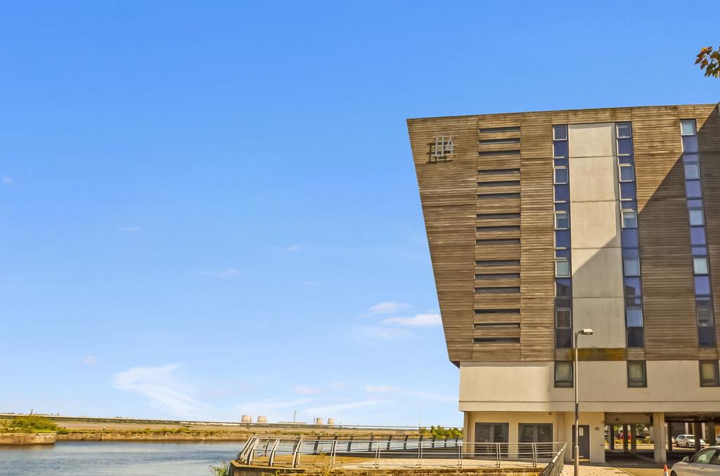 The Decks, Runcorn, WA7 1GH 2 bed apartment - £725 pcm (£167 pw)