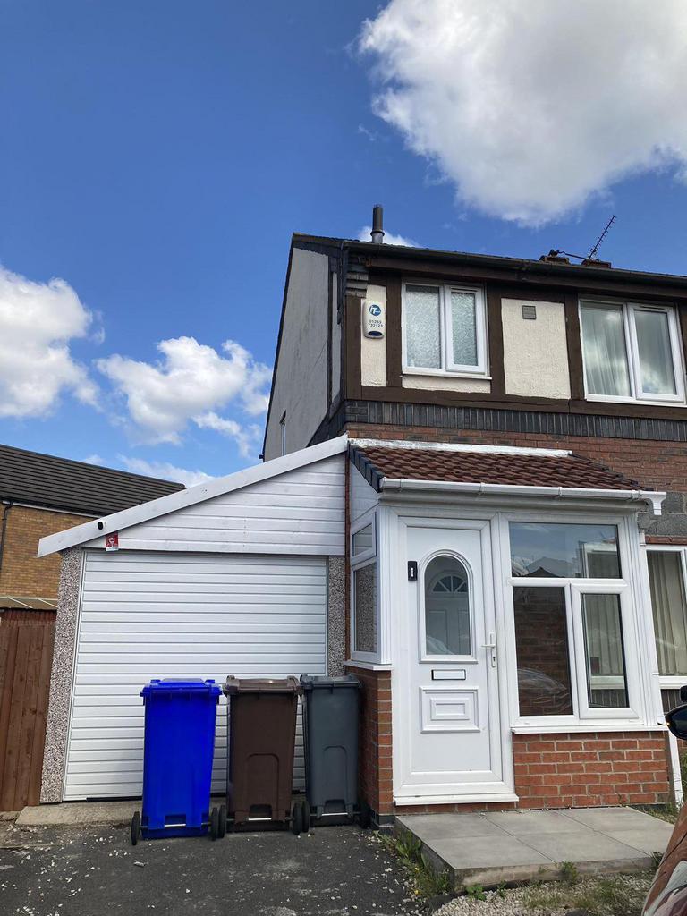 Wynne Close, Manchester, M11 3 bed semi-detached house - £1,300 pcm (£ ...