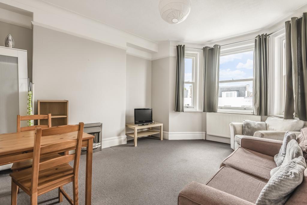 St. John's Hill London SW11 4 bed flat to rent - £4,000 pcm (£923 pw)