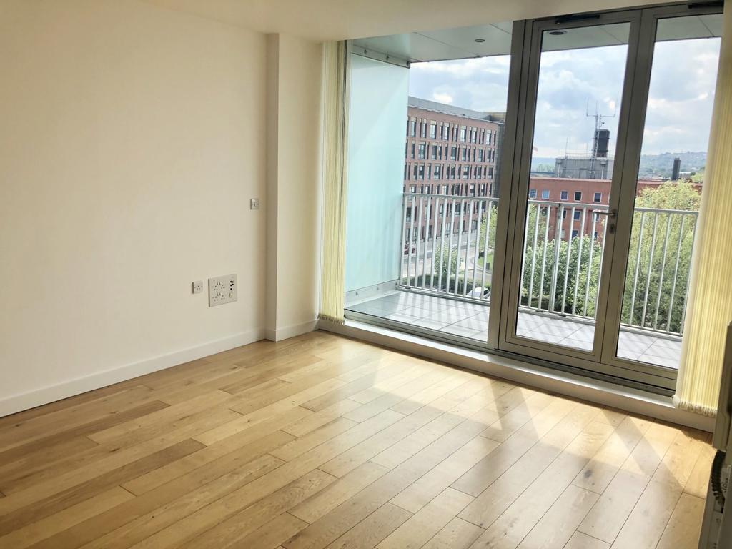 Market Street, Rotherham, South... 2 bed flat - £700 pcm (£162 pw)